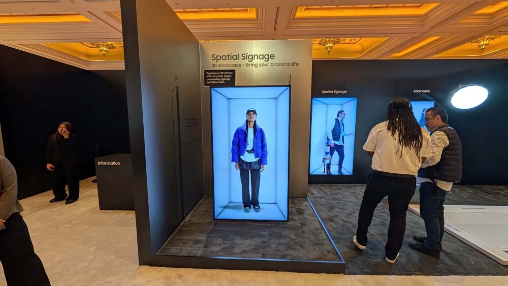 Spatial Signage - màn hình digital signage 3D của Samsung - Hololab